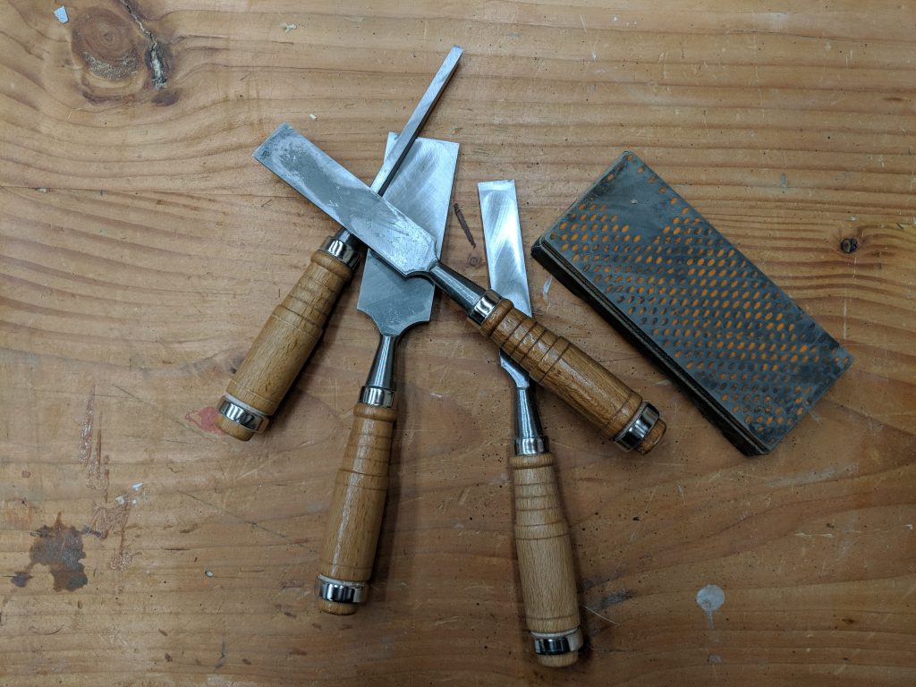 HOW TO Sharpen Chisels with a Diamond Stone - The Wood Joint